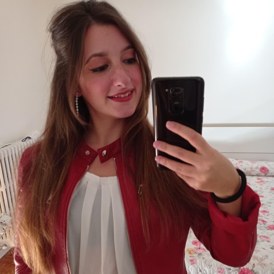 Licenciada en idiomas, imparte clases de español e italiano ...