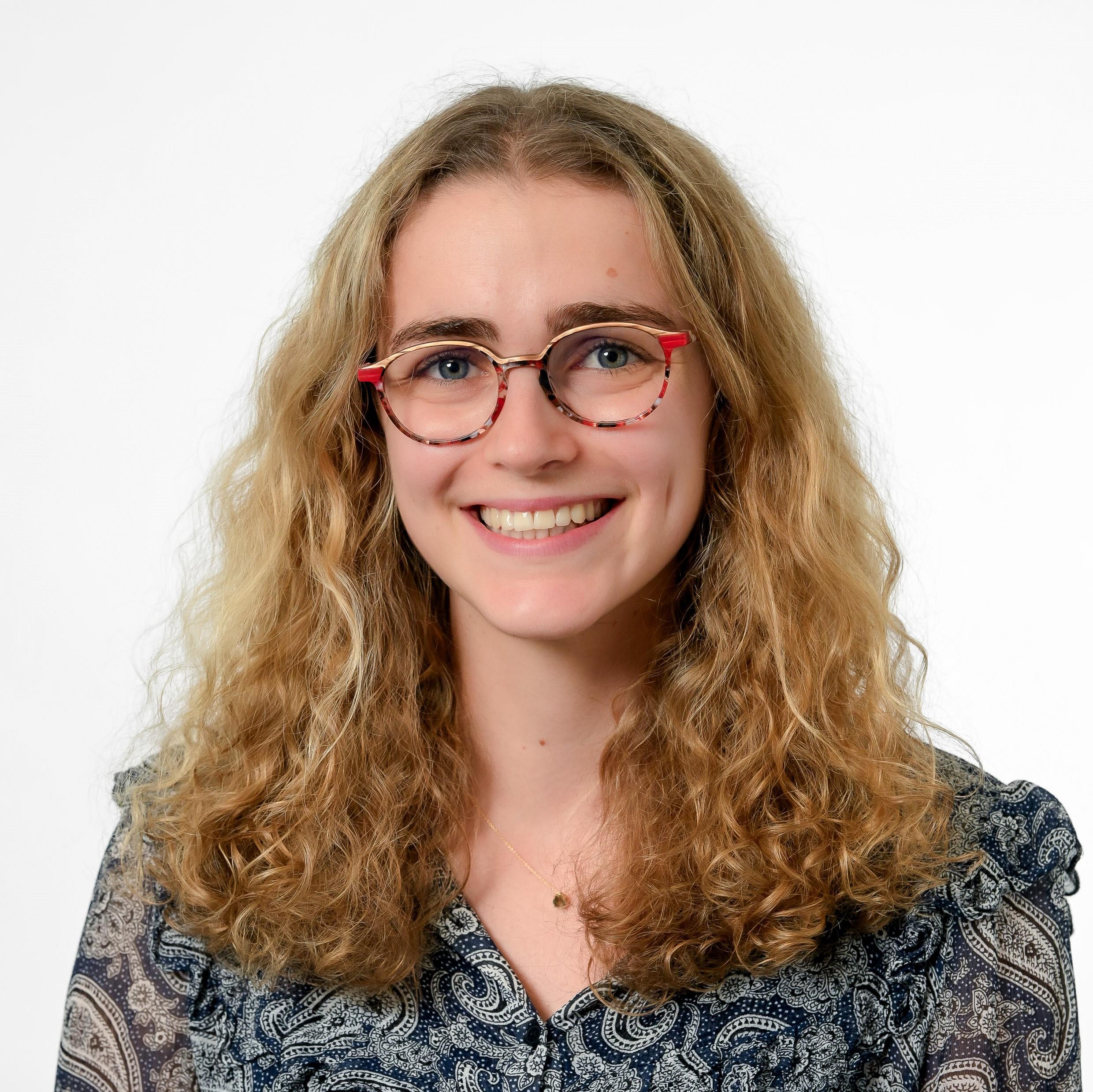 Etudiante ingénieure (BAC +5), je donne des cours de maths depuis 5 ans ...