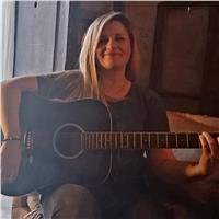Romina J. Andrade - Online Guitar, Singing tutor - Classgap