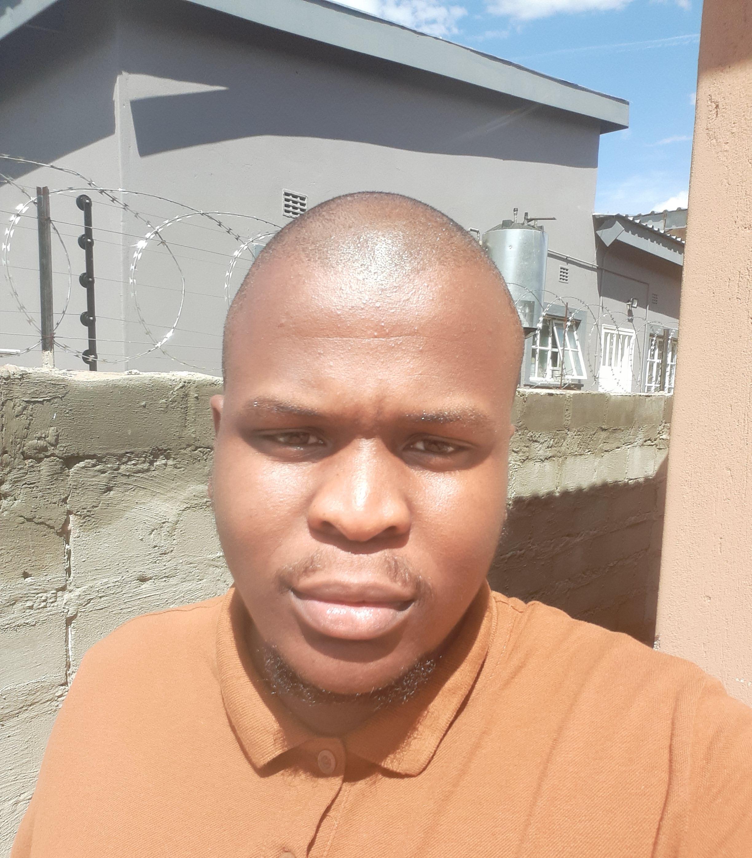 John Masilo - Profesor online de Física - Classgap