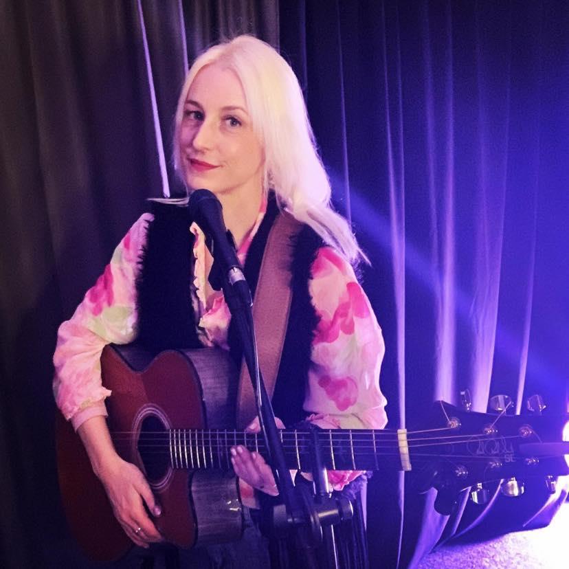 Learn how to sing with Anna, pro singer with 20 years teaching ...